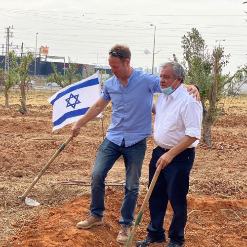 Kfar Silver pays tribute